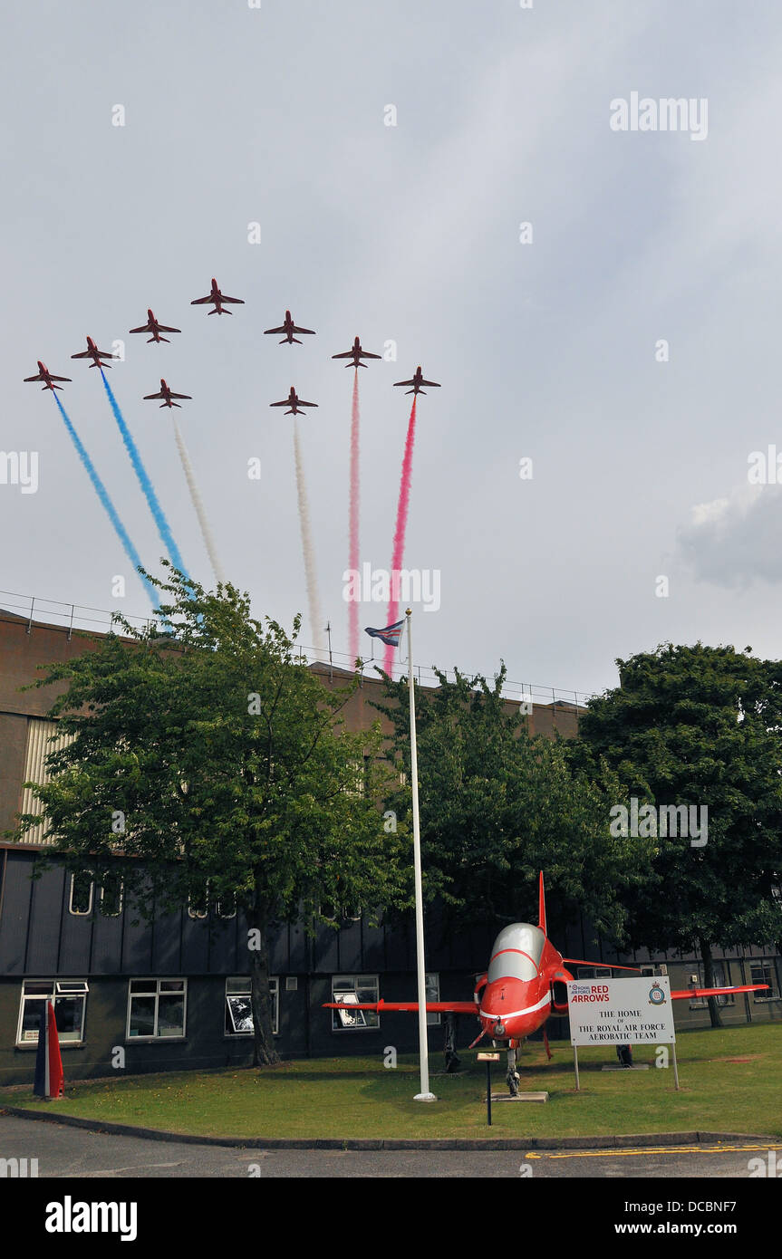 Red arrows base hi-res stock photography and images - Alamy