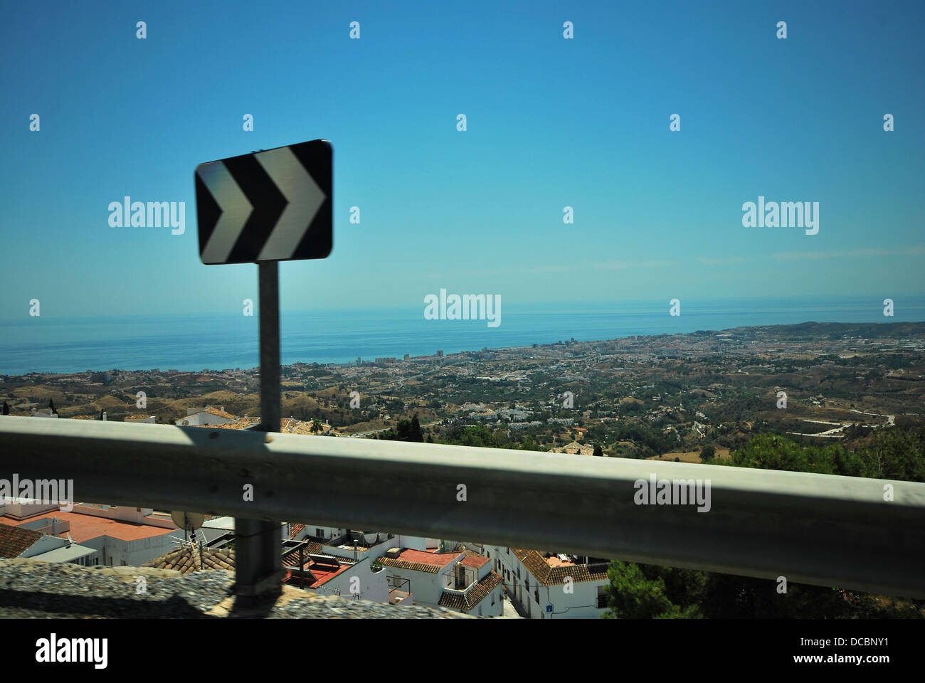 Green spanish road sign hi-res stock photography and images - Alamy