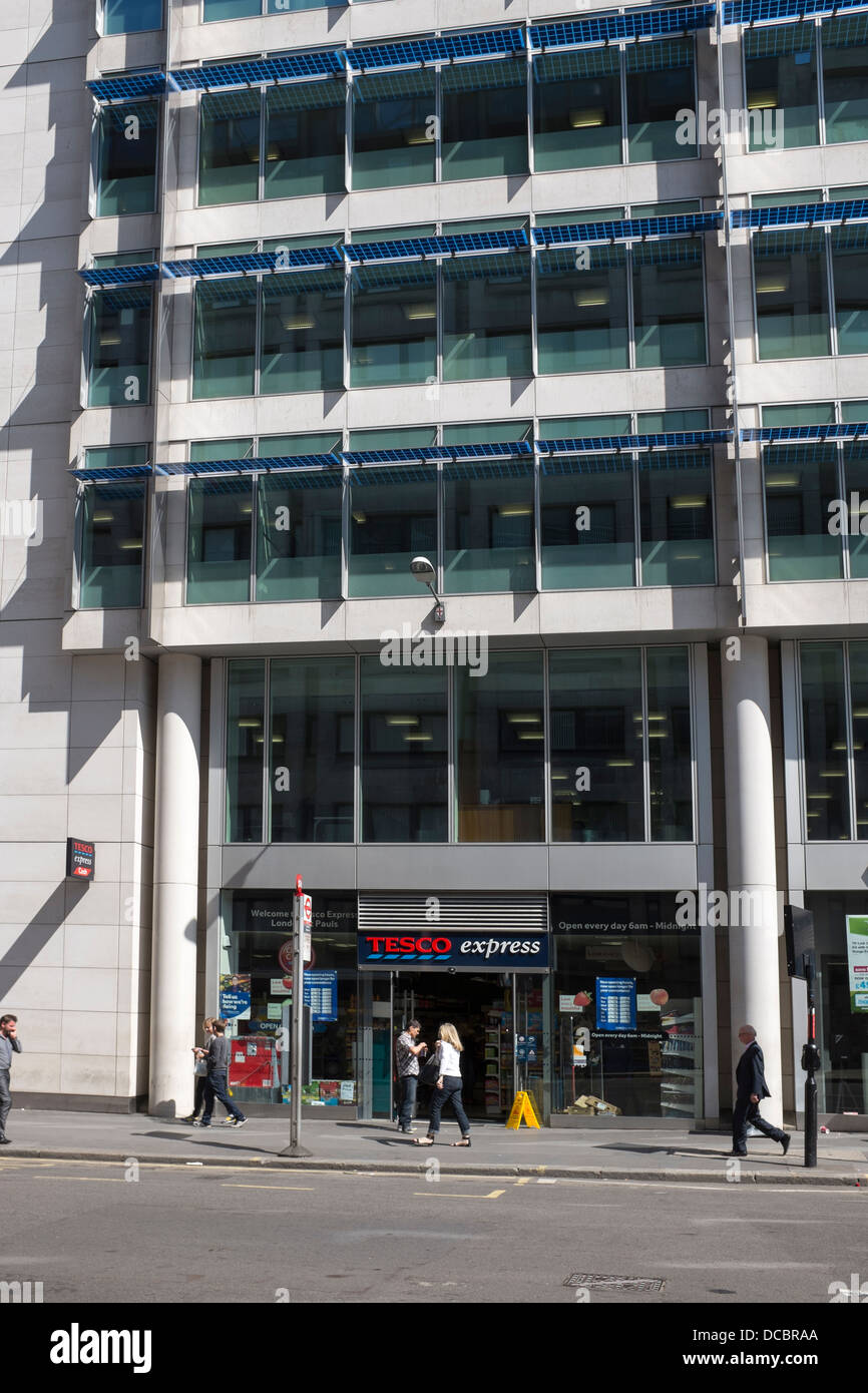 Tesco express store hi-res stock photography and images - Alamy