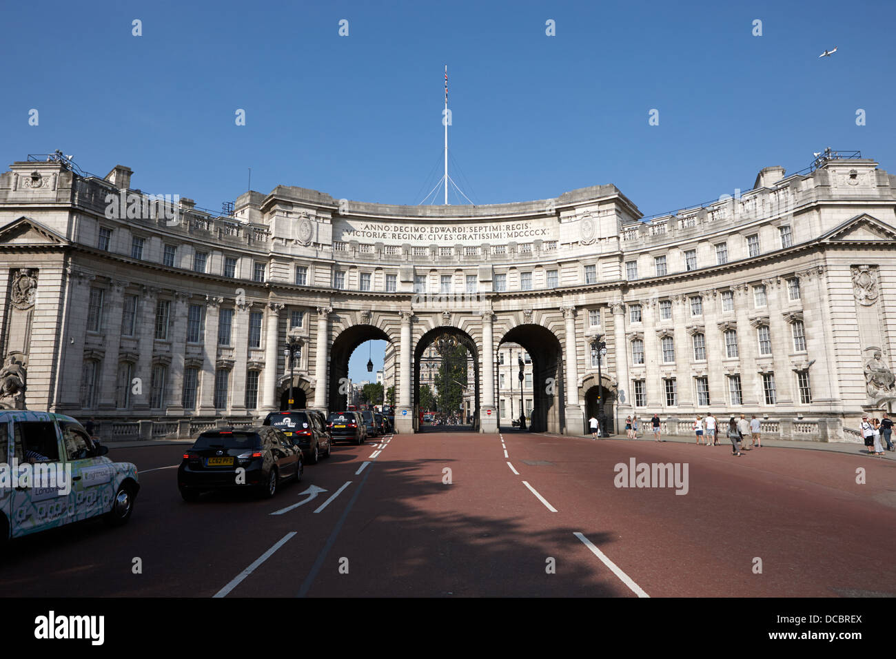 admiralty arch London England UK Stock Photo - Alamy