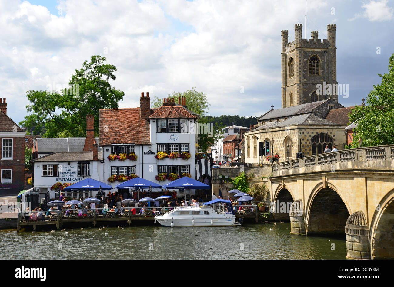 'The Angel' Pub and Henley Bridge on River Thames, Henley-on-Thames ...