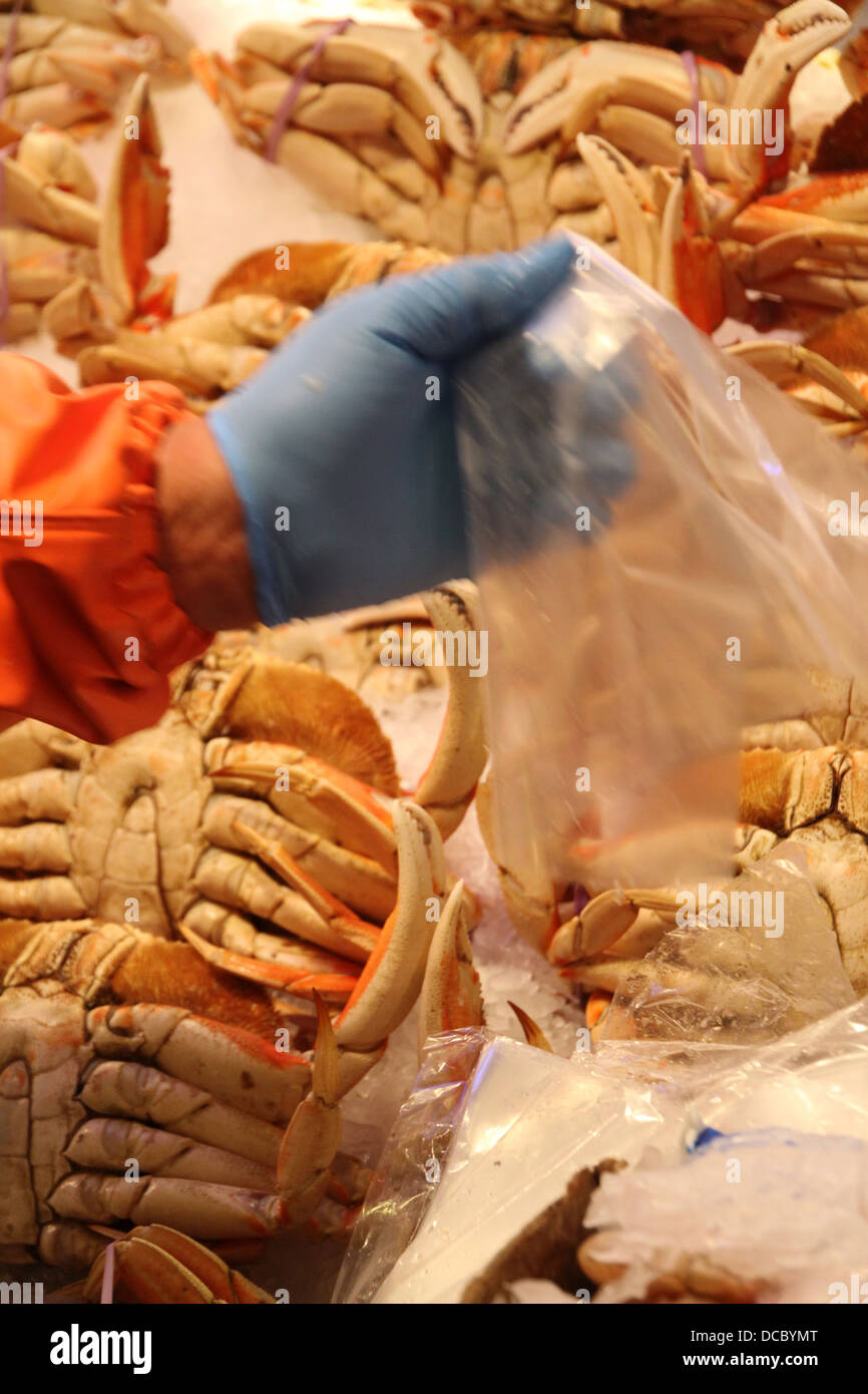 Headless fish hi-res stock photography and images - Alamy