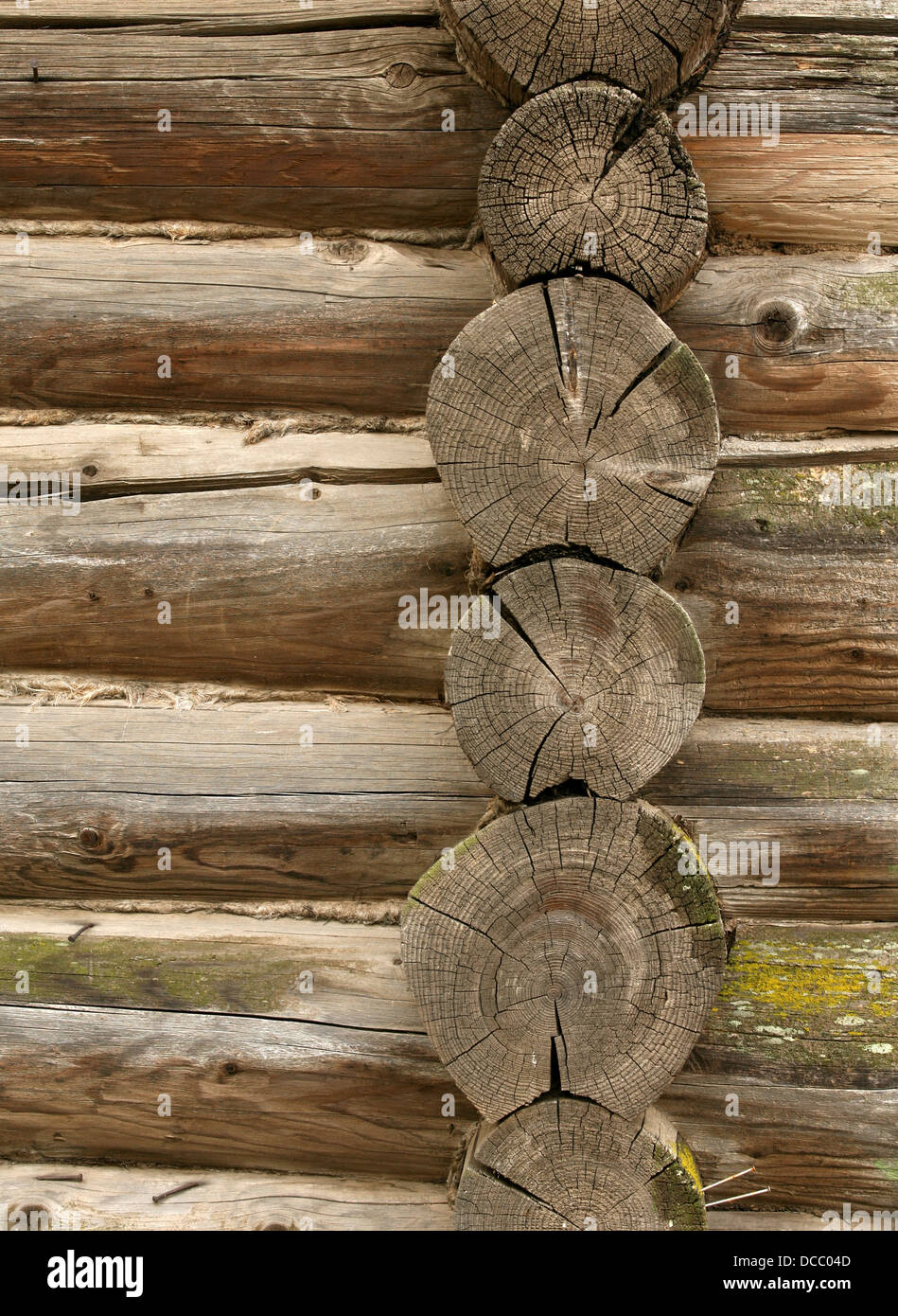 Wall from logs Stock Photo - Alamy