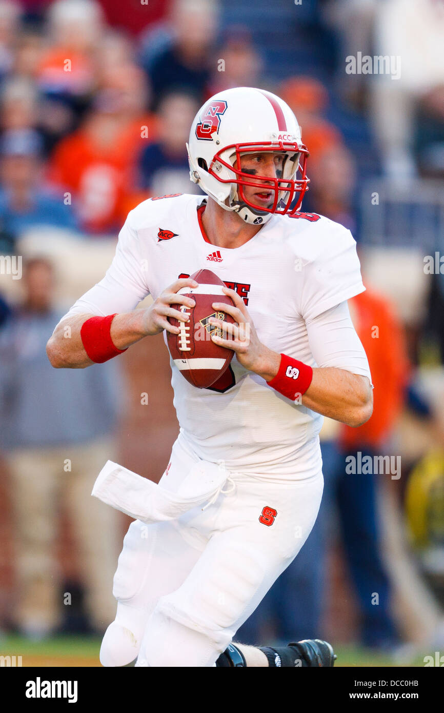 North Carolina State Wolfpack quarterback Mike Glennon (8) stands in ...