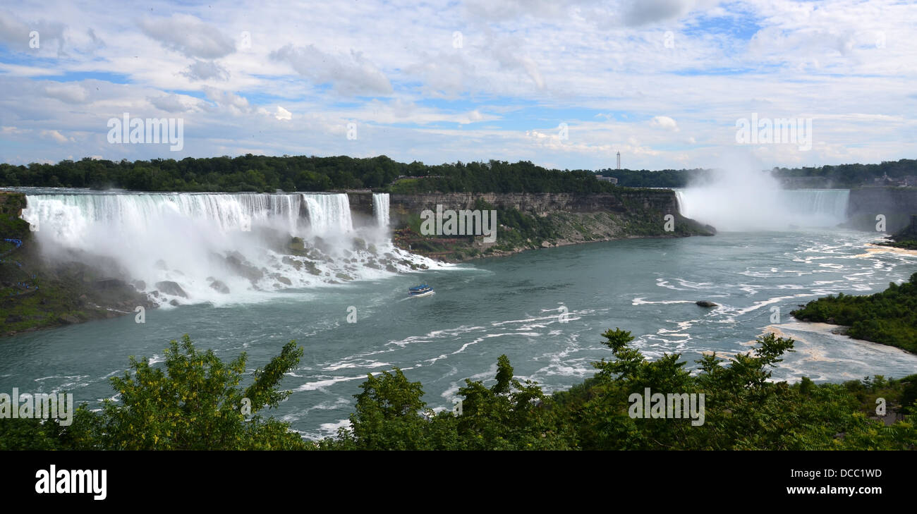 NIAGARA FALLS - JULY 4: Maid of the Mist boats approach the American ...