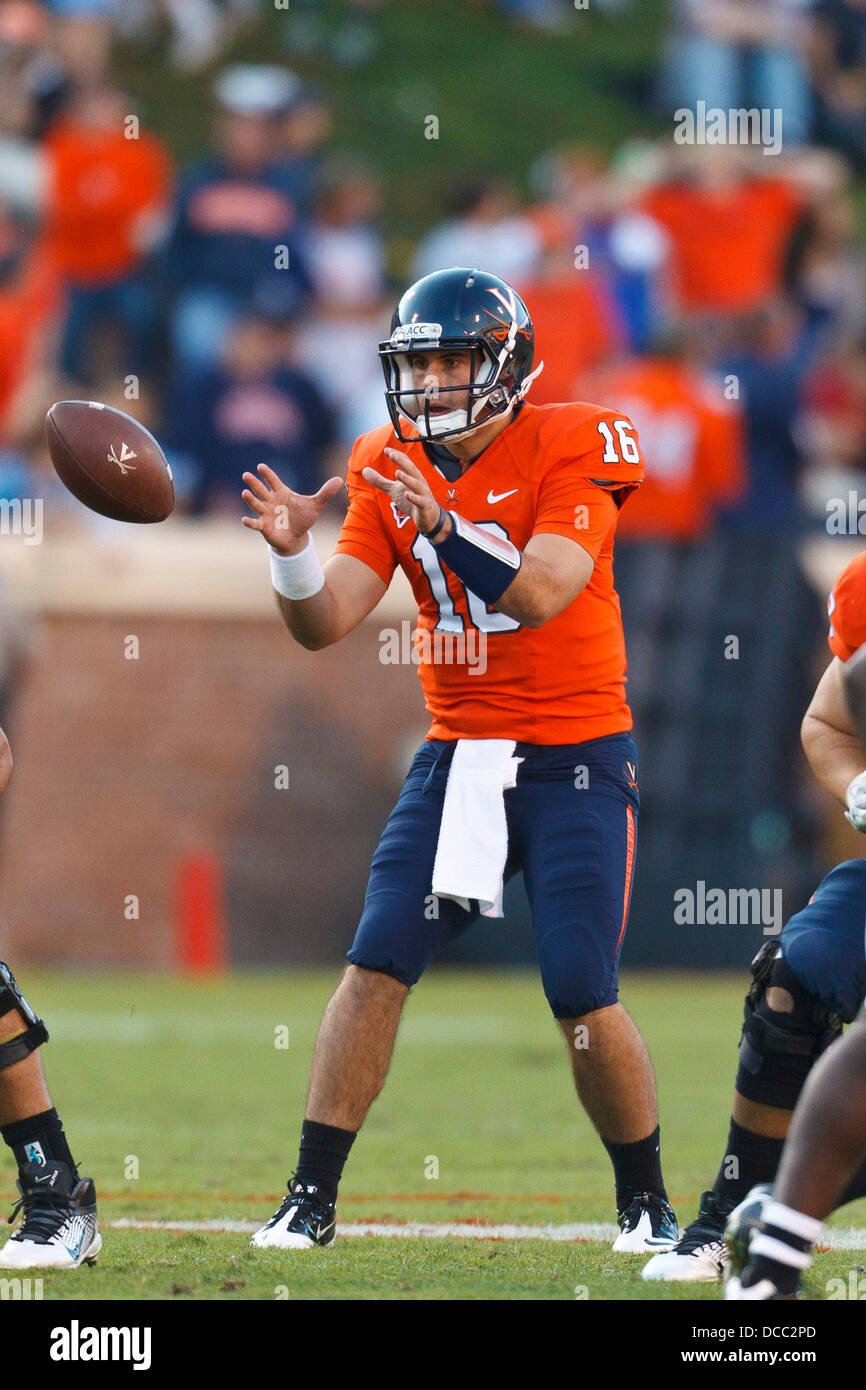 Virginia Cavaliers quarterback Michael Rocco (16) catches a snap ...