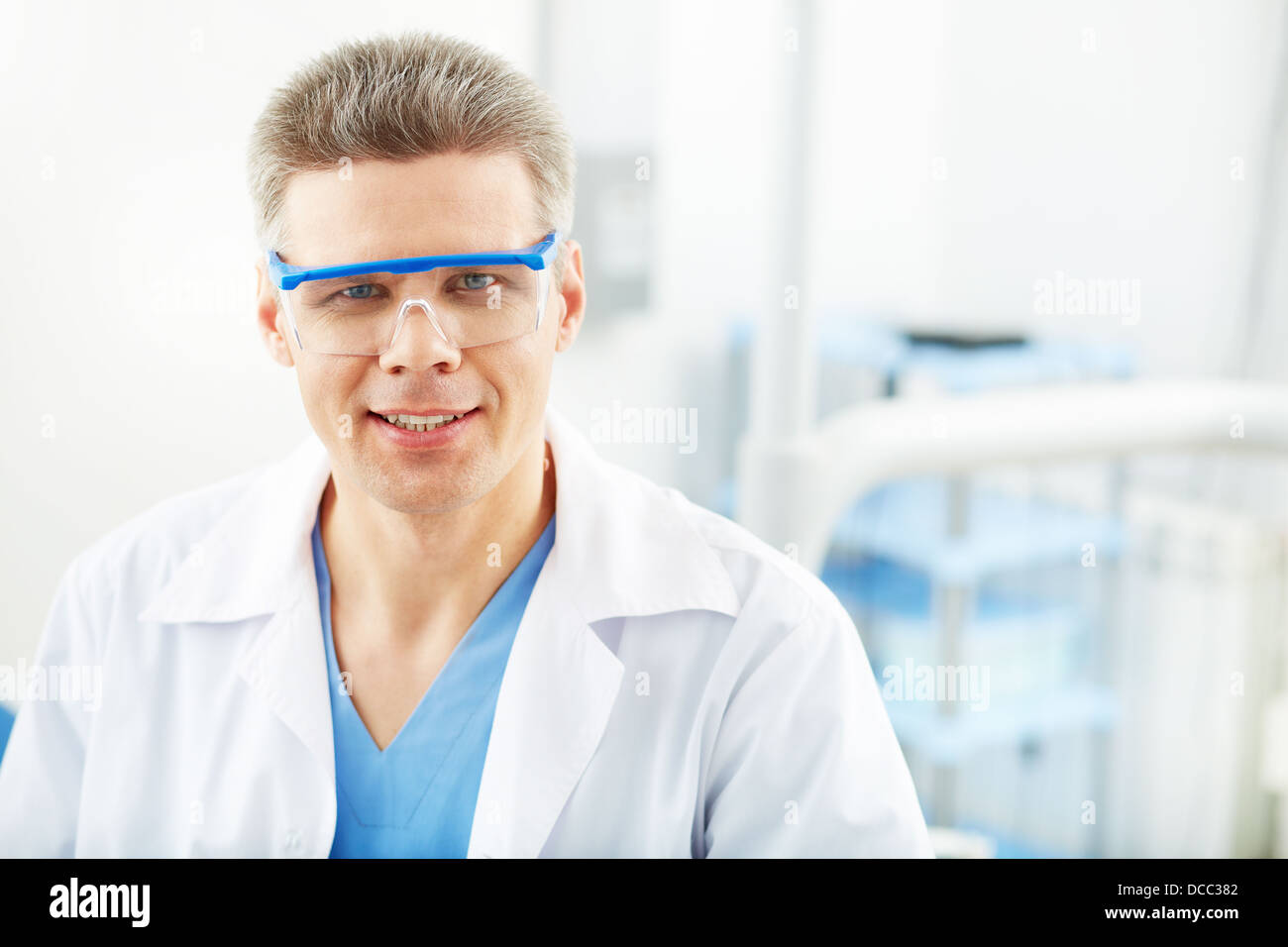 Dental personnel hi-res stock photography and images - Alamy