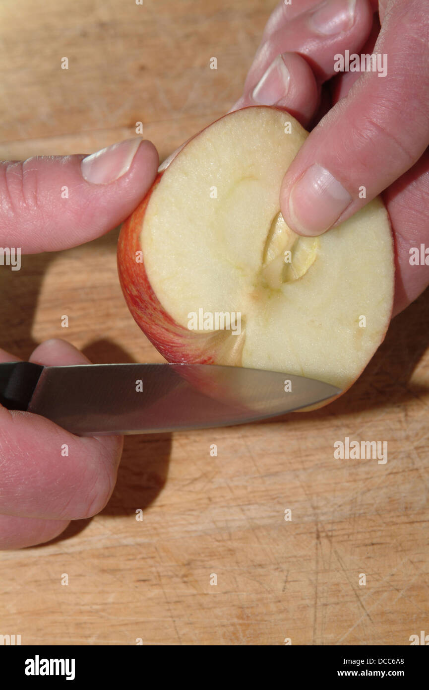 how to cut an apple Stock Photo - Alamy