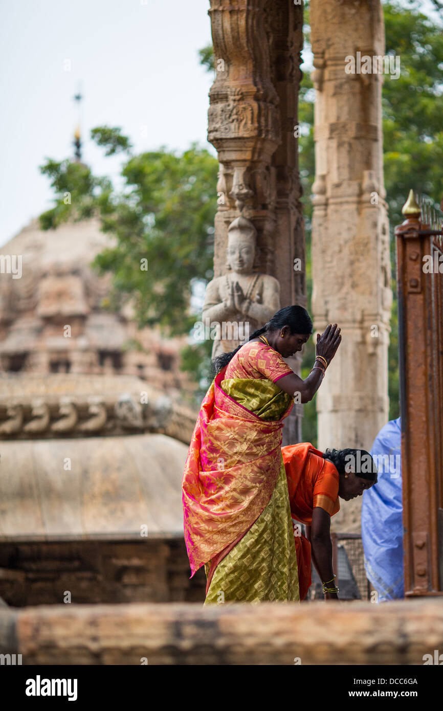 Hindu prayer in the ancient temple Stock Photo - Alamy