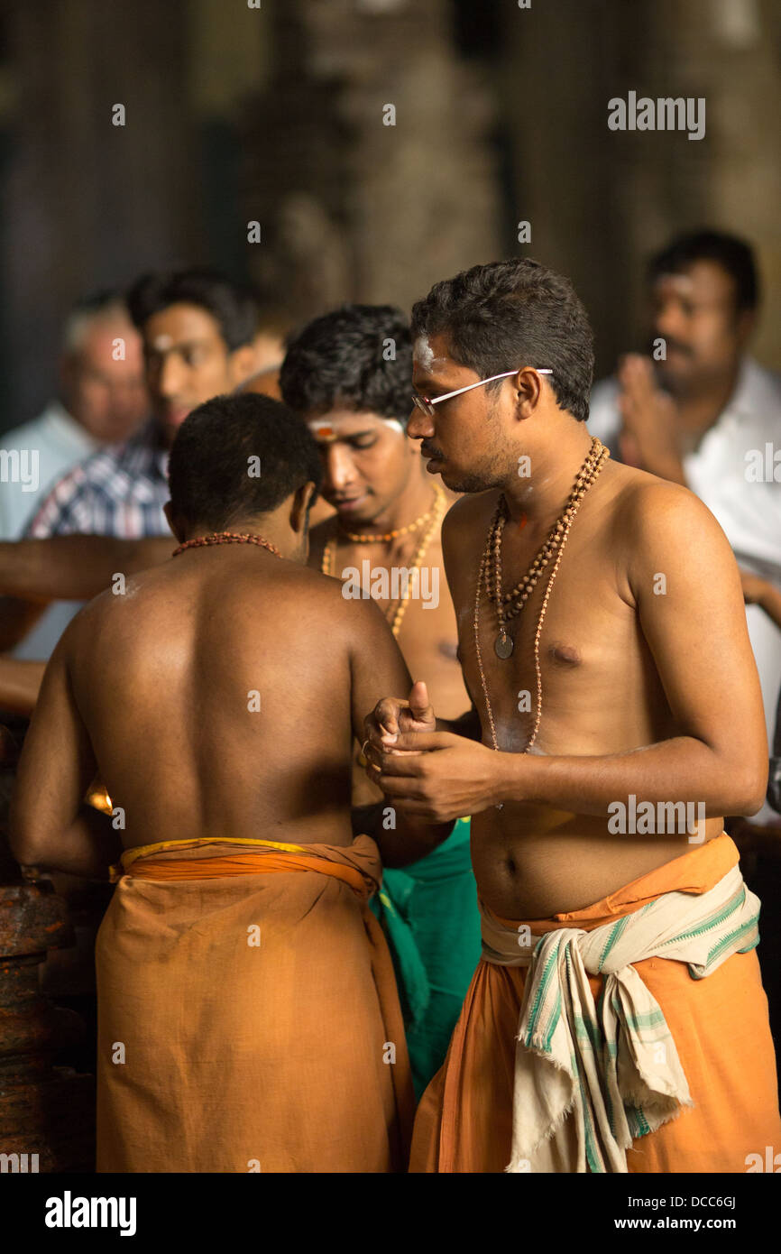 Hindu prayer in the ancient temple Stock Photo - Alamy