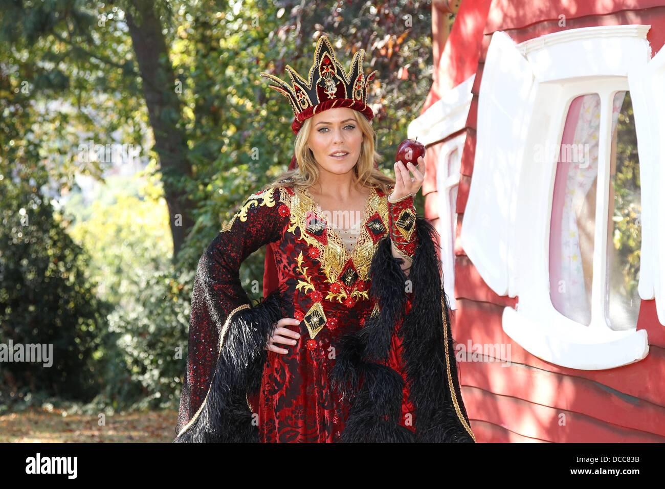 Patsy Kensit photocall for the Snow White Pantomime which is to be held ...