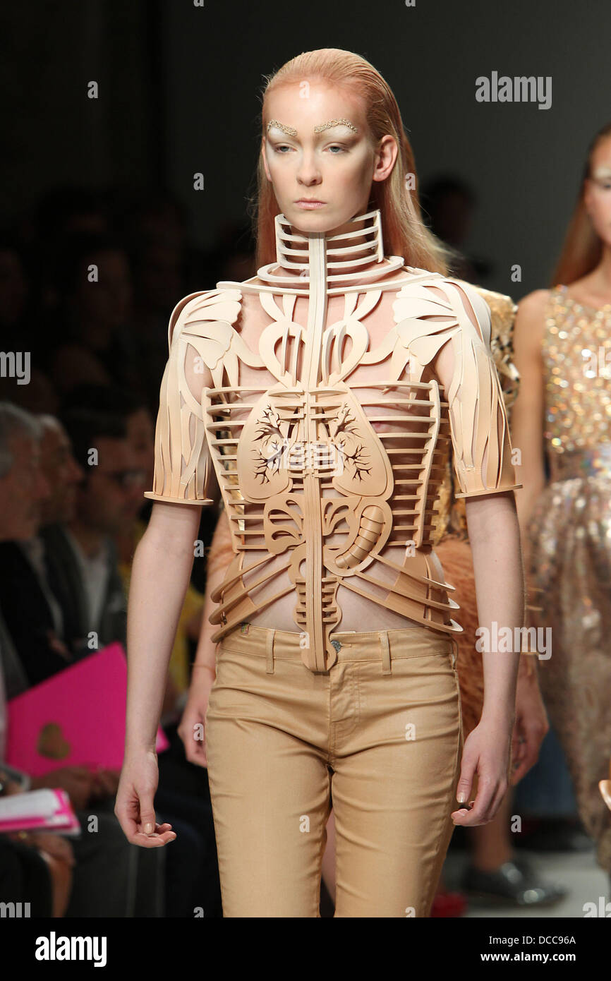 Manish Arora - Paris Fashion week - Prêt à Porter Printemps été 2012 ...