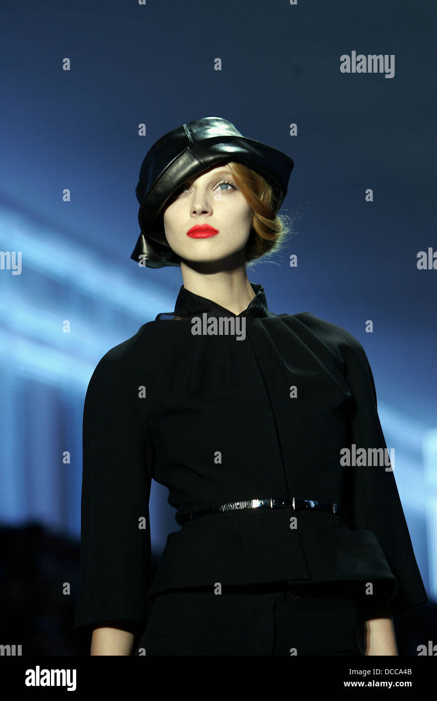 Model Paris Fashion Week Spring/Summer 2012 Ready To Wear - Dior ...