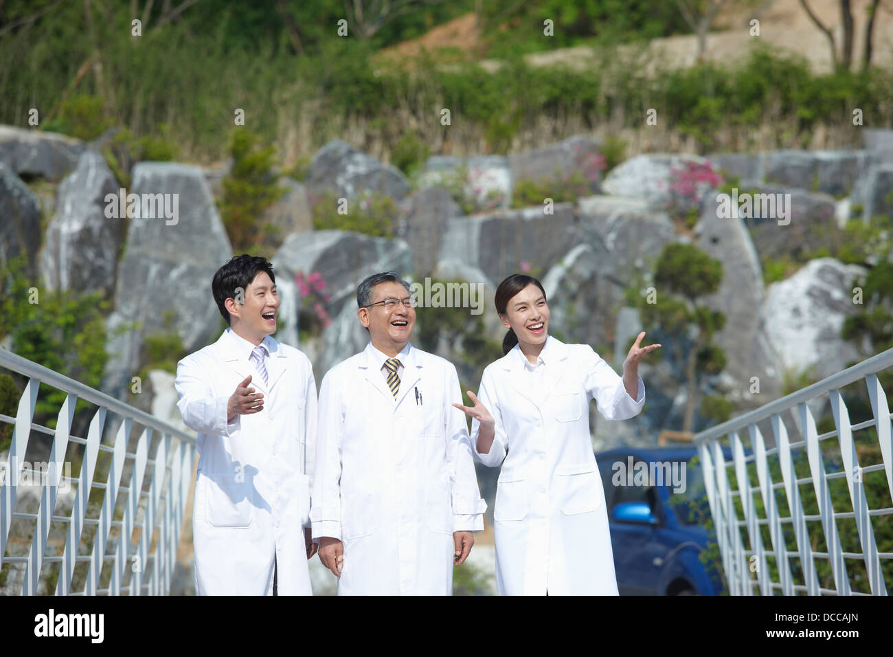 Doctors talking and laughing hi-res stock photography and images - Alamy