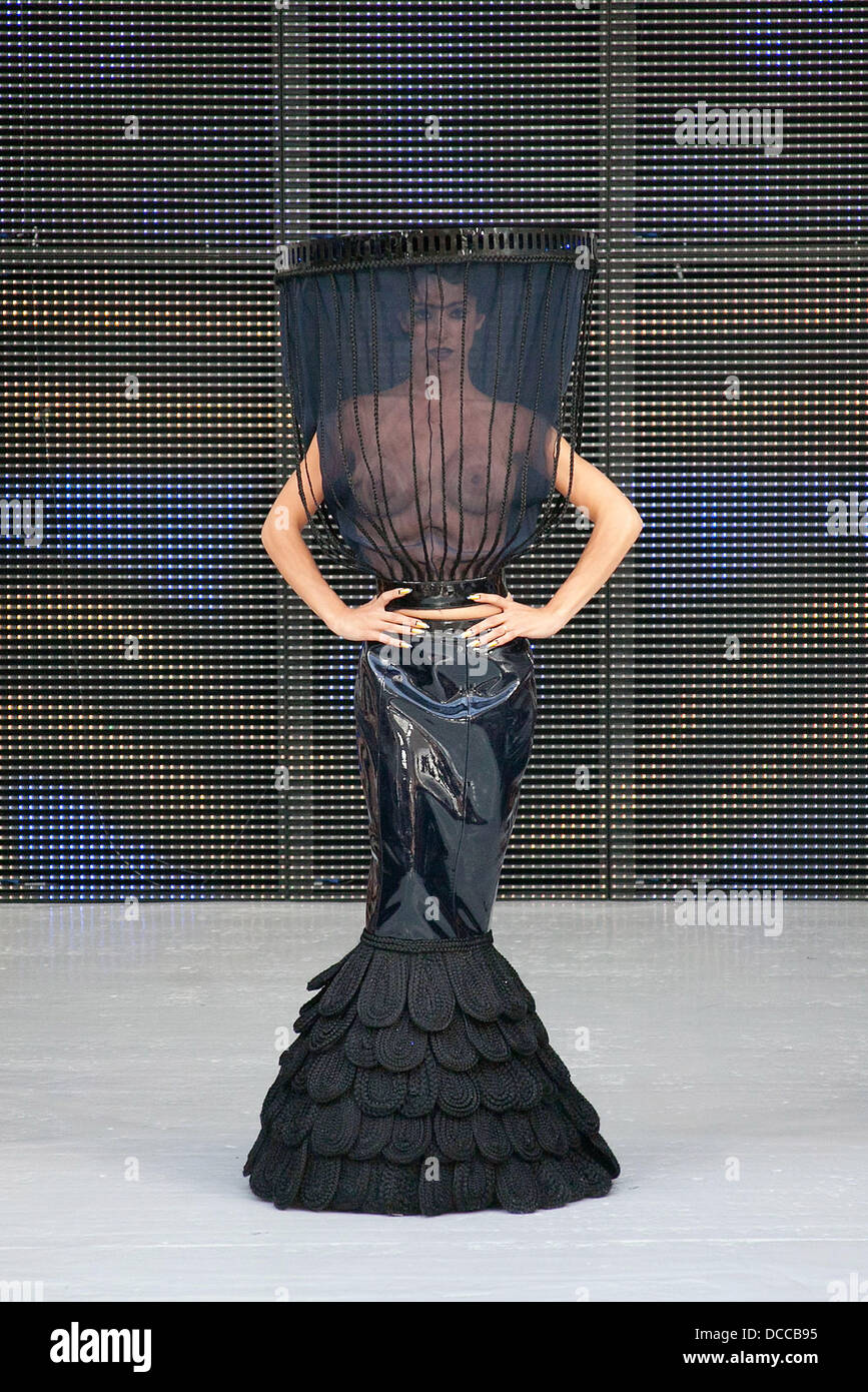 Model Paris Fashion Week Spring/Summer 2012 Ready To Wear - Charlie Le ...