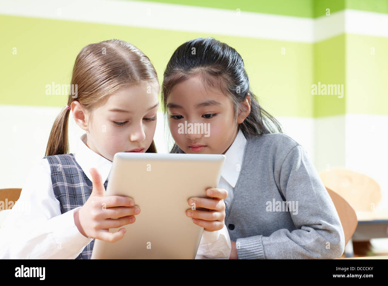 students sharing a tablet PC in a classroom Stock Photo - Alamy