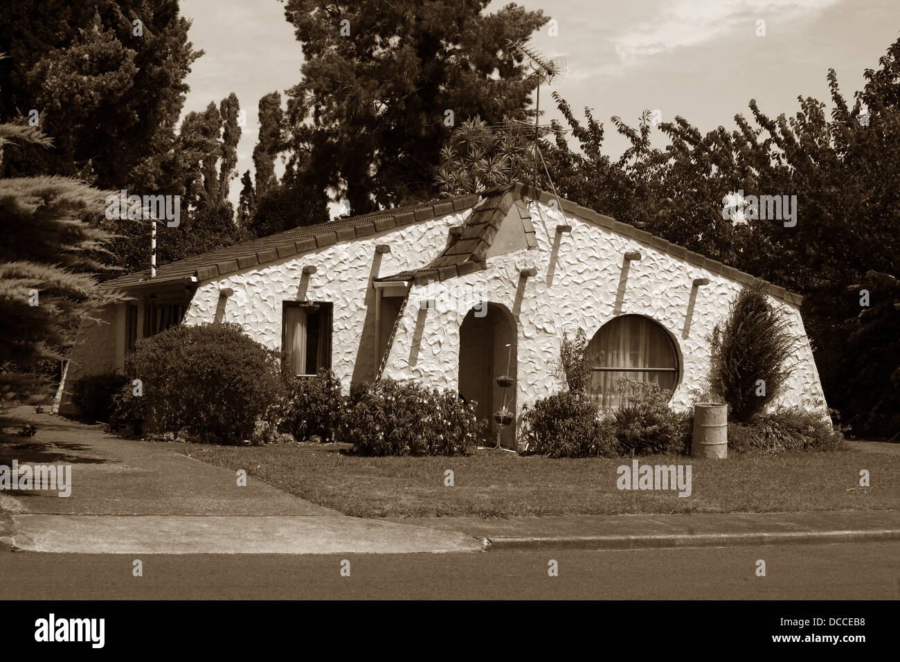 Hobbit stone house hi-res stock photography and images - Alamy