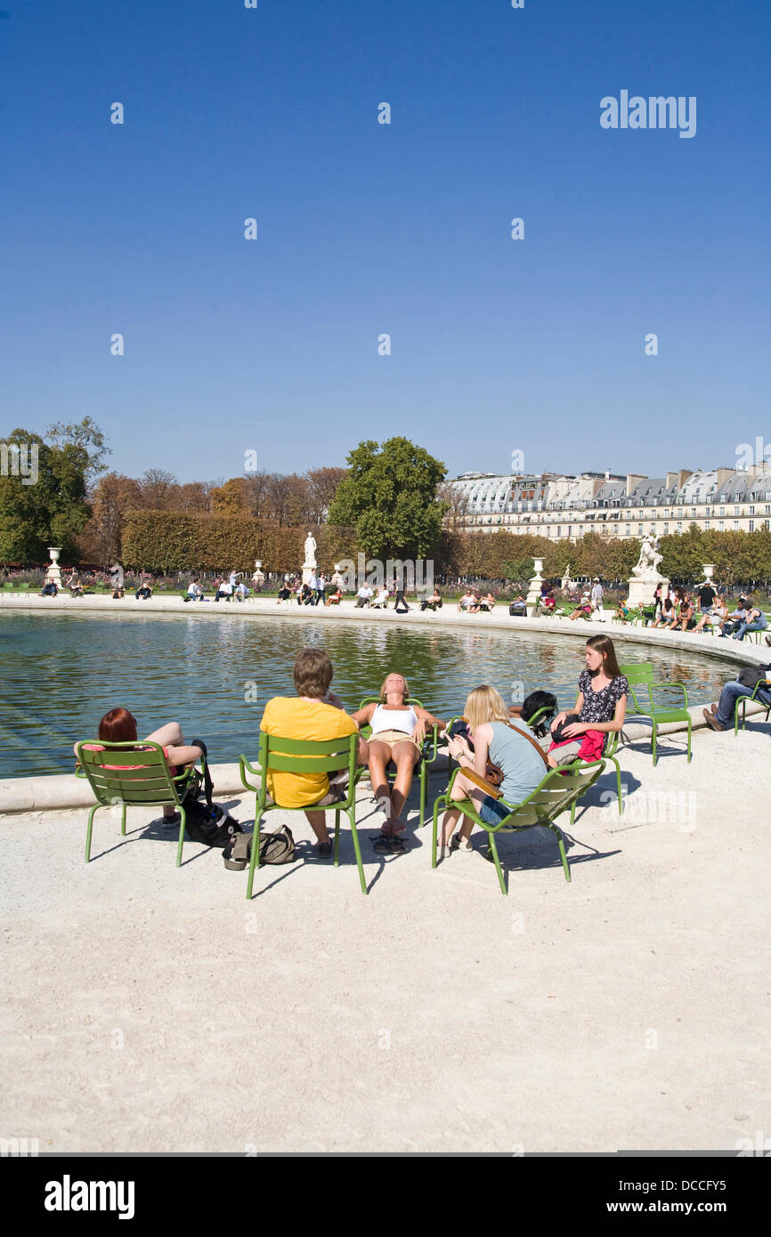 Hot Weather in Paris People enjoying the hot sunshine in Paris Paris ...