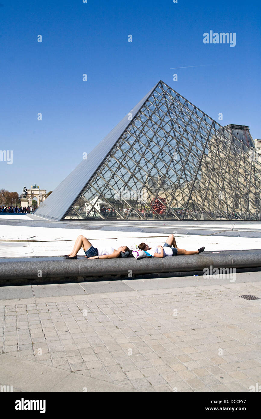 Hot Weather in Paris People enjoying the hot sunshine in Paris Paris ...