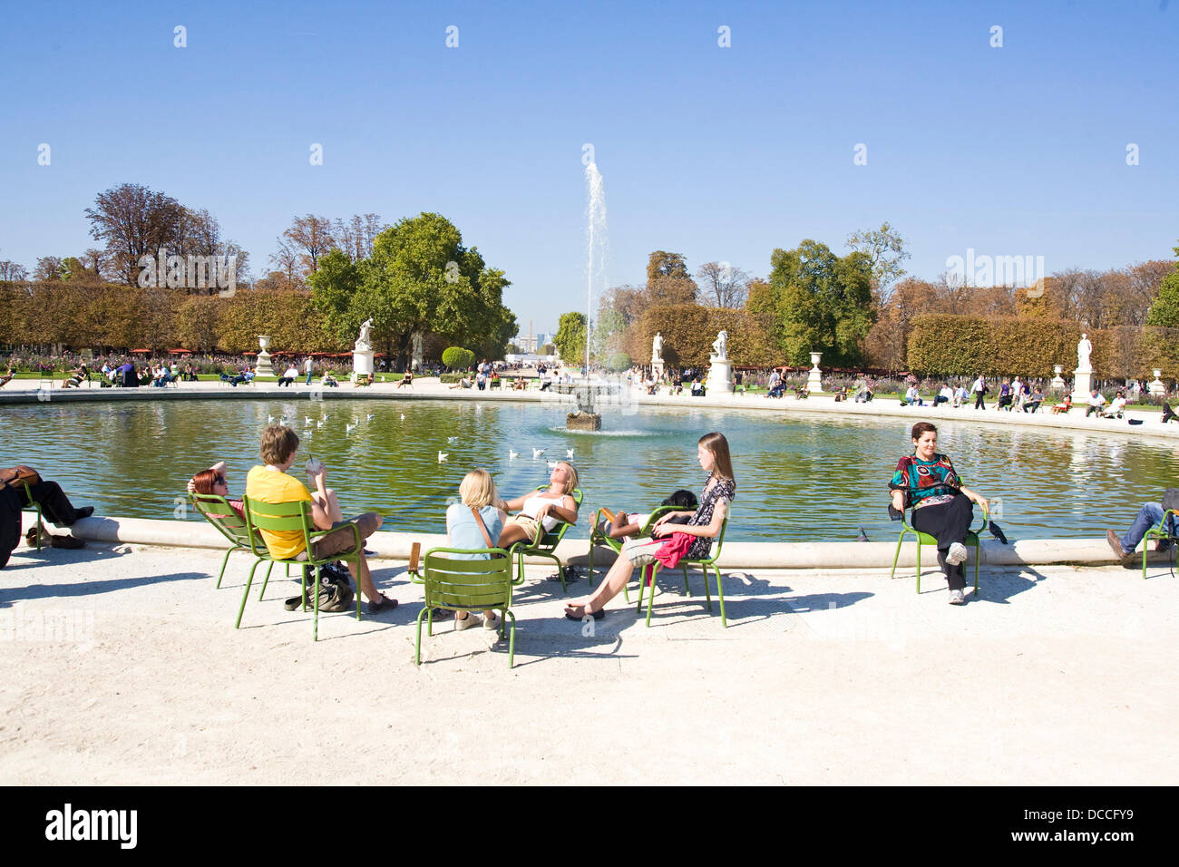 Hot Weather in Paris People enjoying the hot sunshine in Paris Paris ...