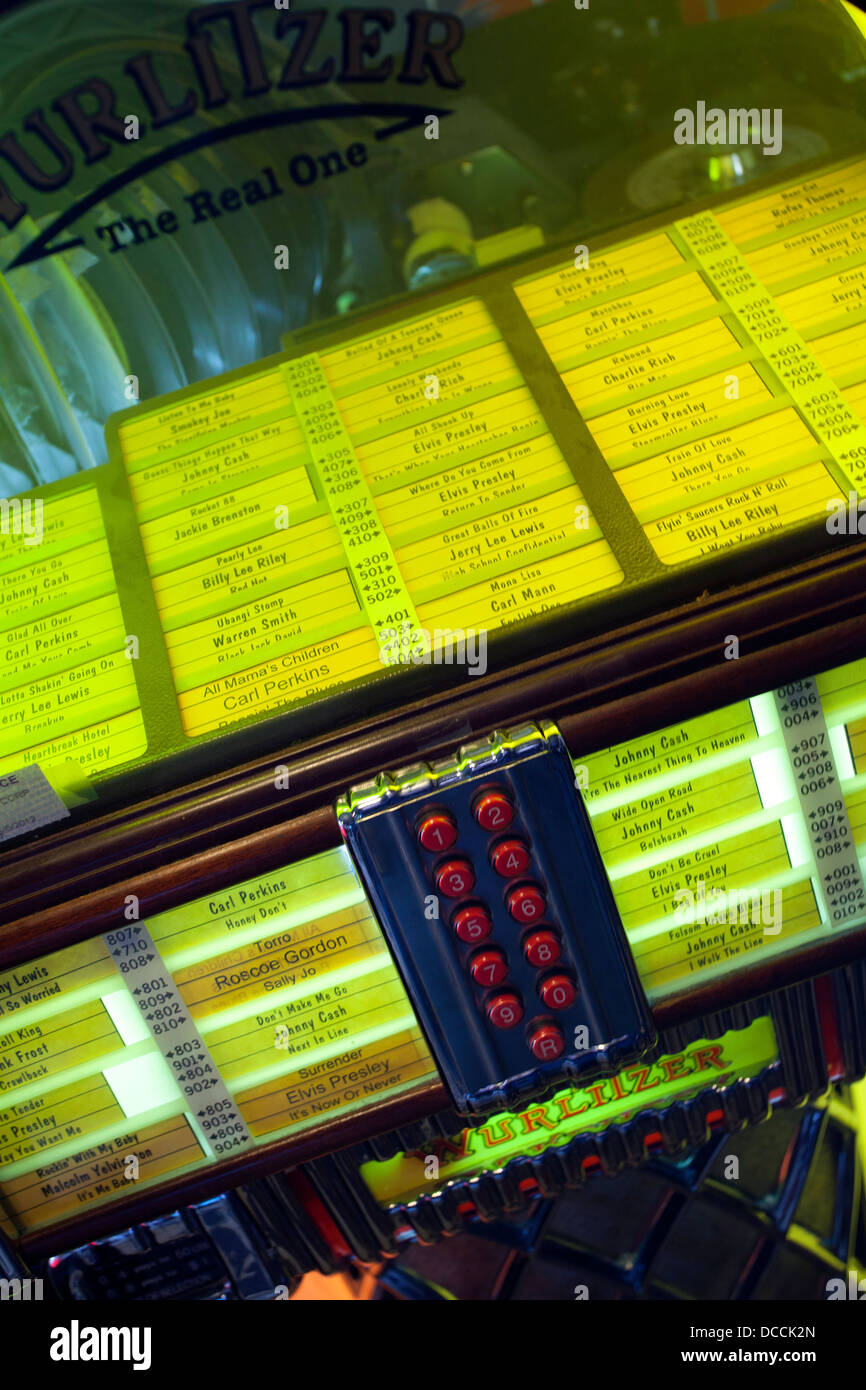 The jukebox containing famous rock n roll records at Sun Studios in ...