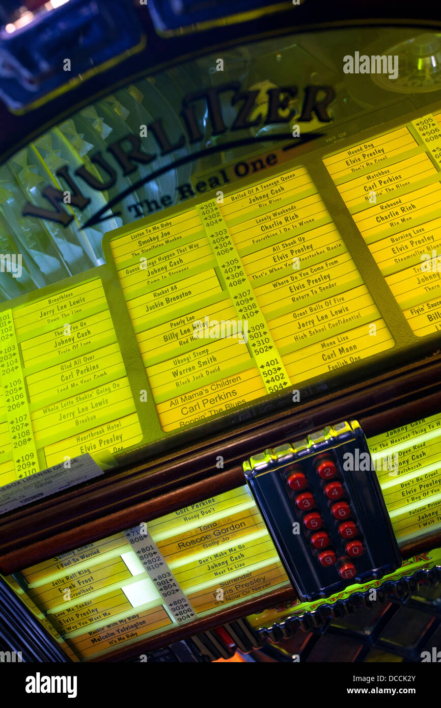 The jukebox containing famous rock n roll records at Sun Studios in ...