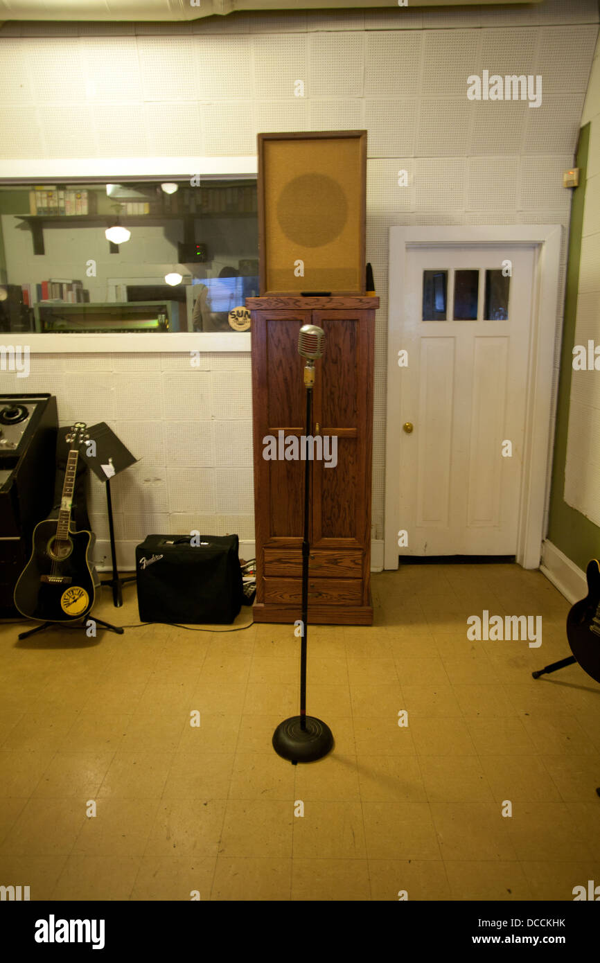 Elvis presley microphone hi-res stock photography and images - Alamy