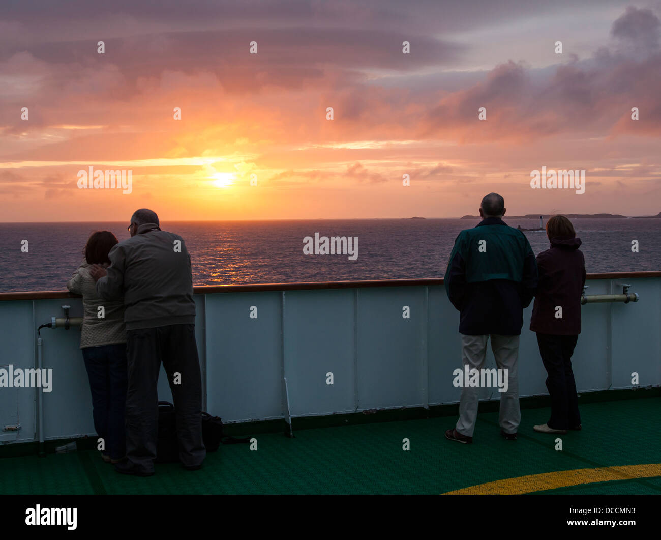 Midnight sun watching hi-res stock photography and images - Alamy