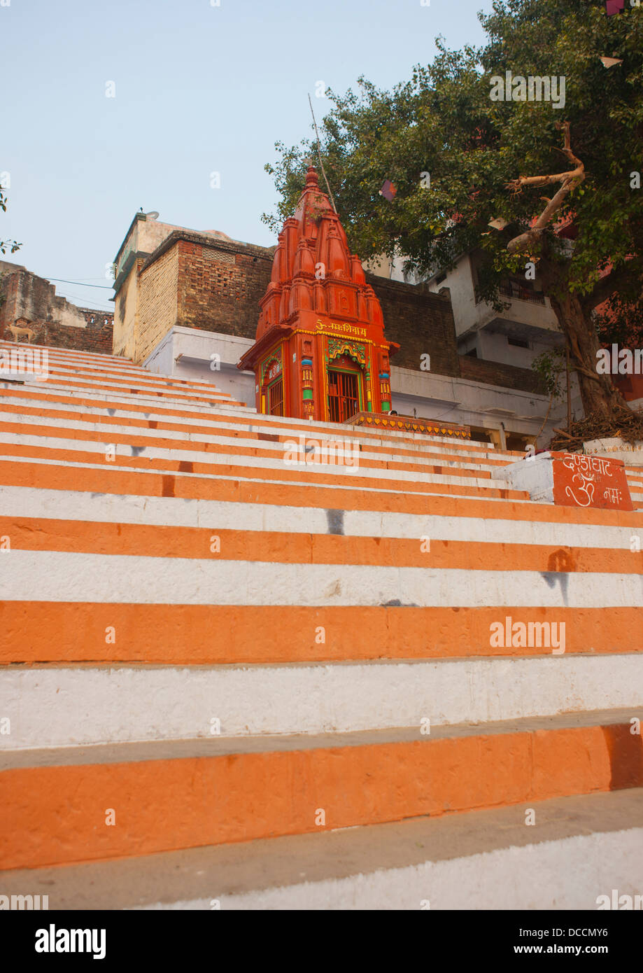Steps Leading To Ganges River, Varanasi, India Stock Photo - Alamy