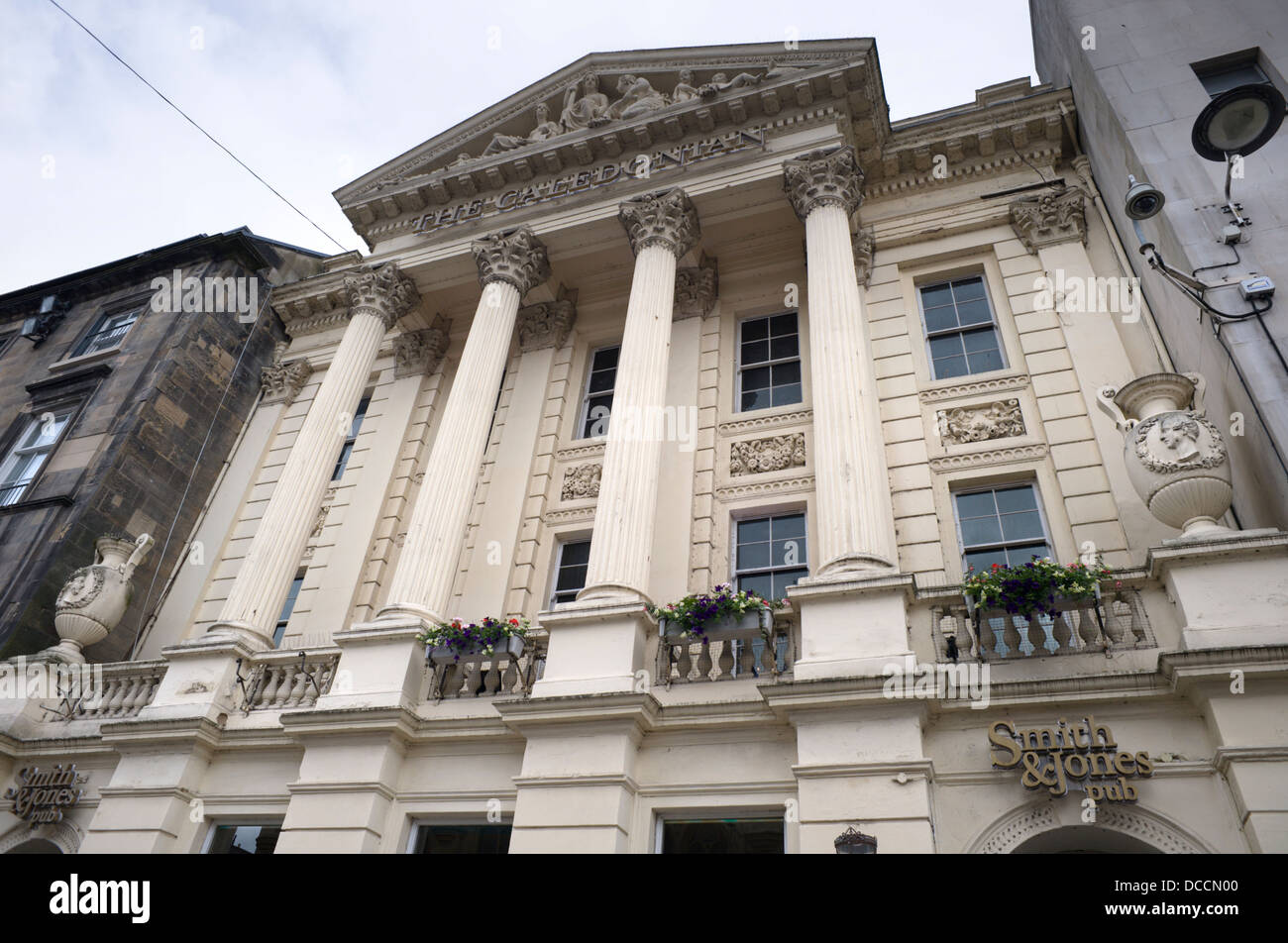 Pub inverness hi-res stock photography and images - Alamy