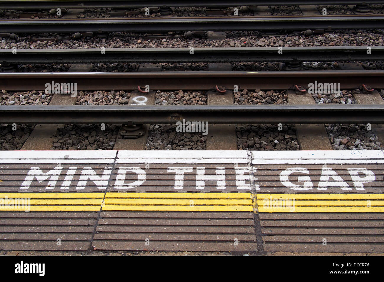 Pattern direction parallel hi-res stock photography and images - Alamy