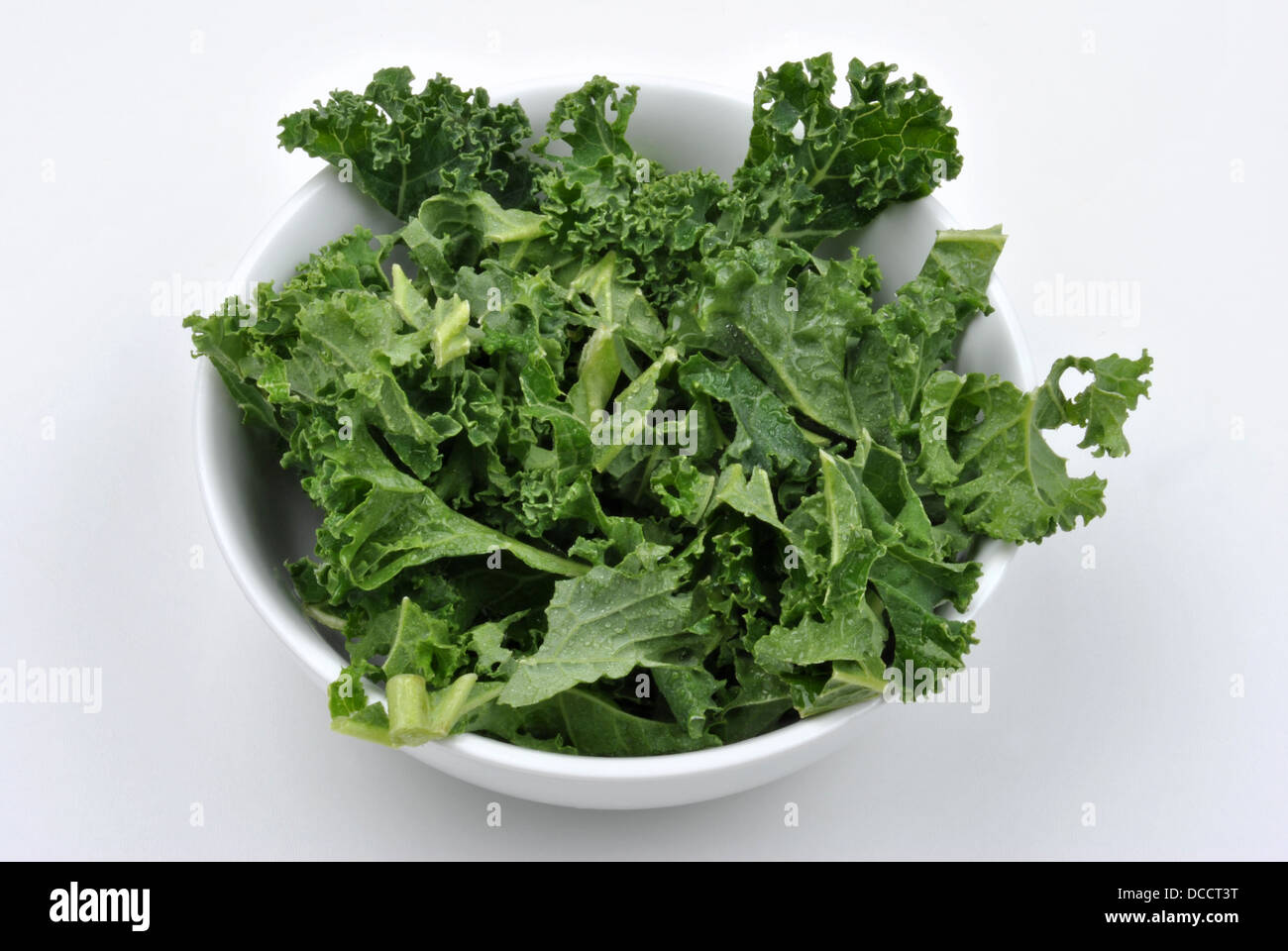 organic tender leaf curly kale washed and ready to cook Stock Photo - Alamy