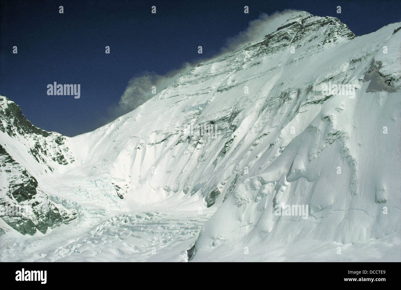 The north peak of the everest High Resolution Stock Photography and ...