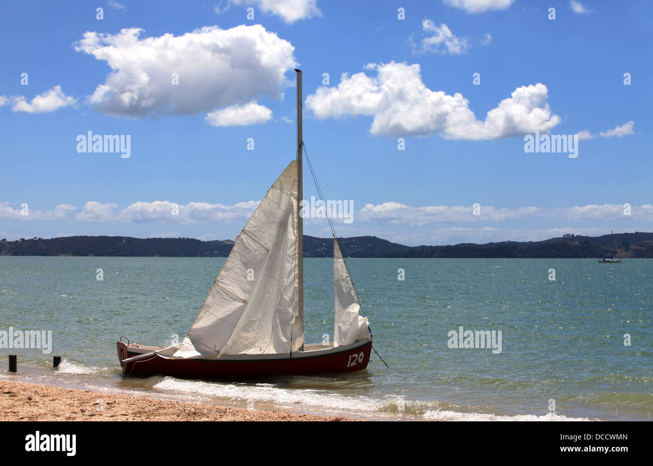 Sailing dinghy red sail hi-res stock photography and images - Alamy