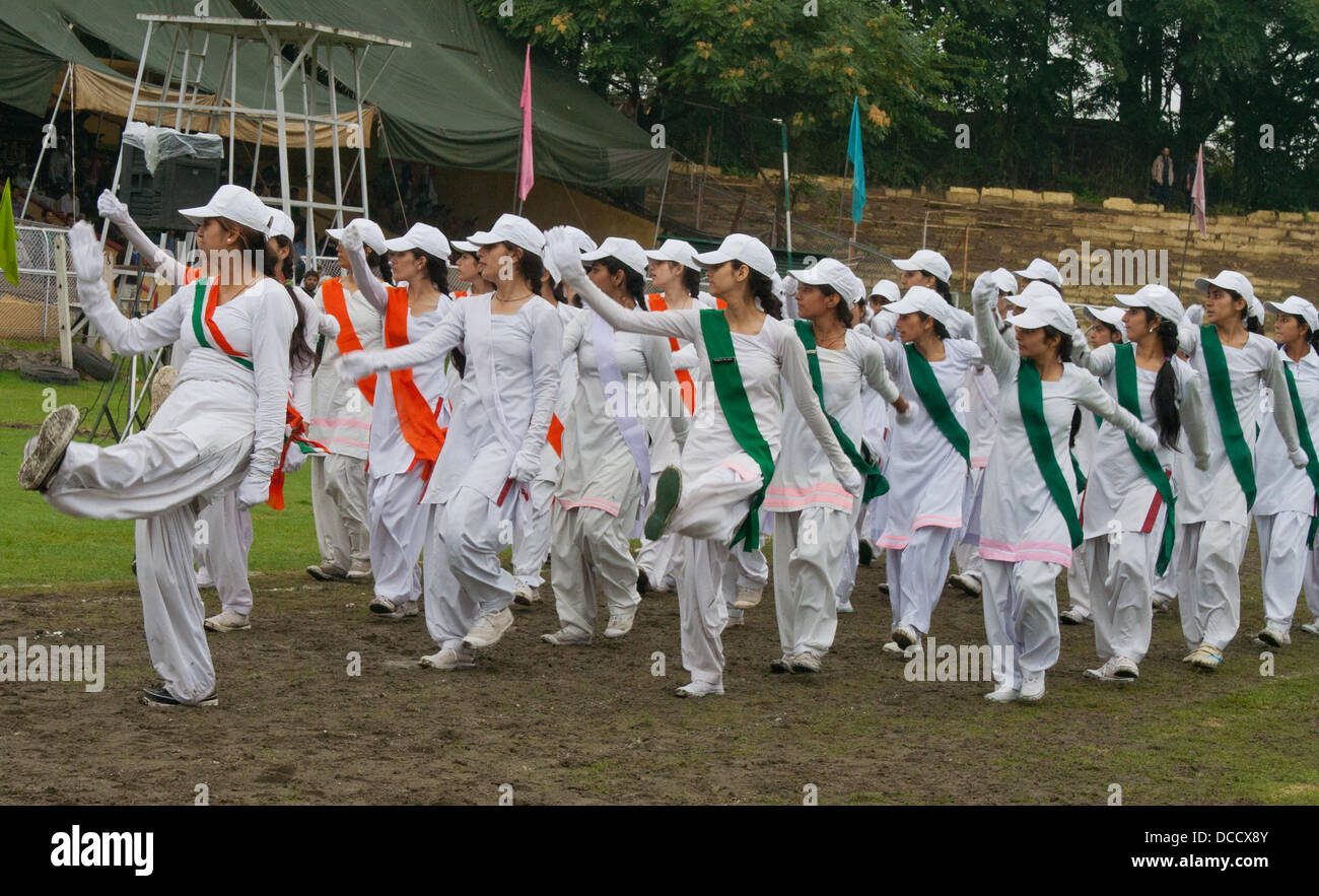 Srinagar, Indian Administered Kashmir 15th AUGUST 2013. School children perform during a ...