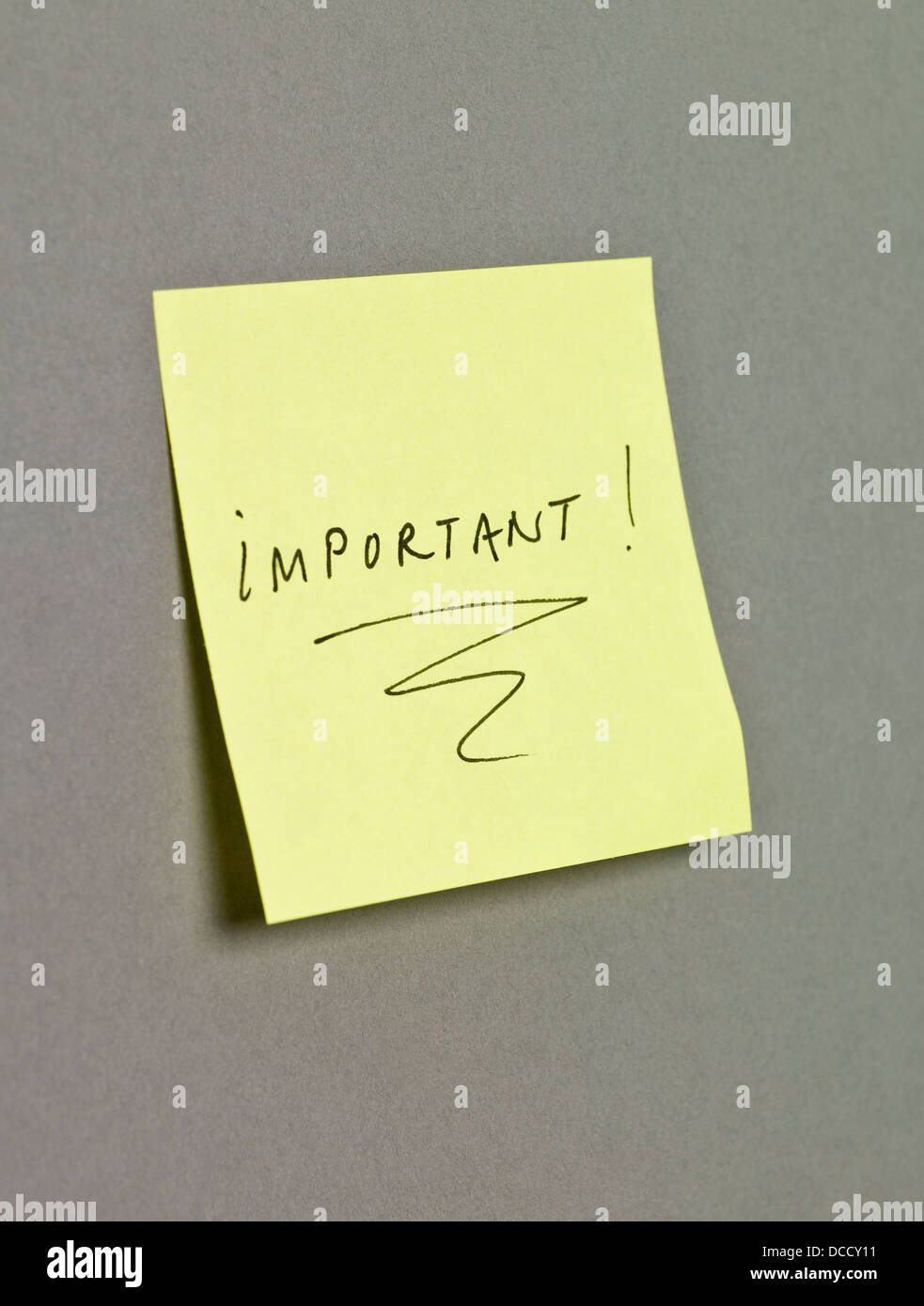 Important message office note hi-res stock photography and images - Alamy