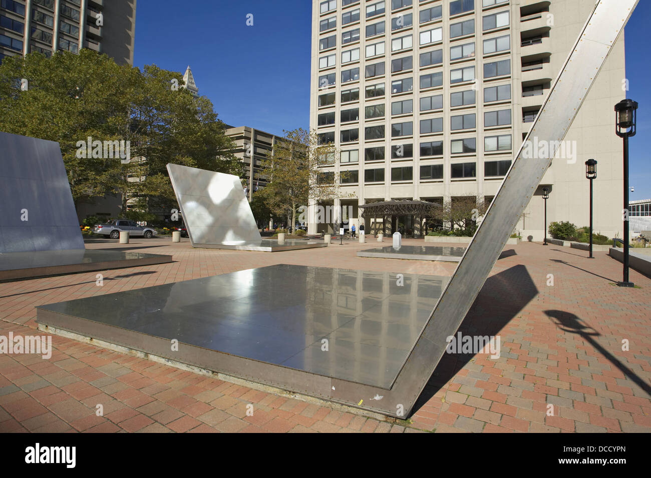 Moden art sculpture hi-res stock photography and images - Alamy