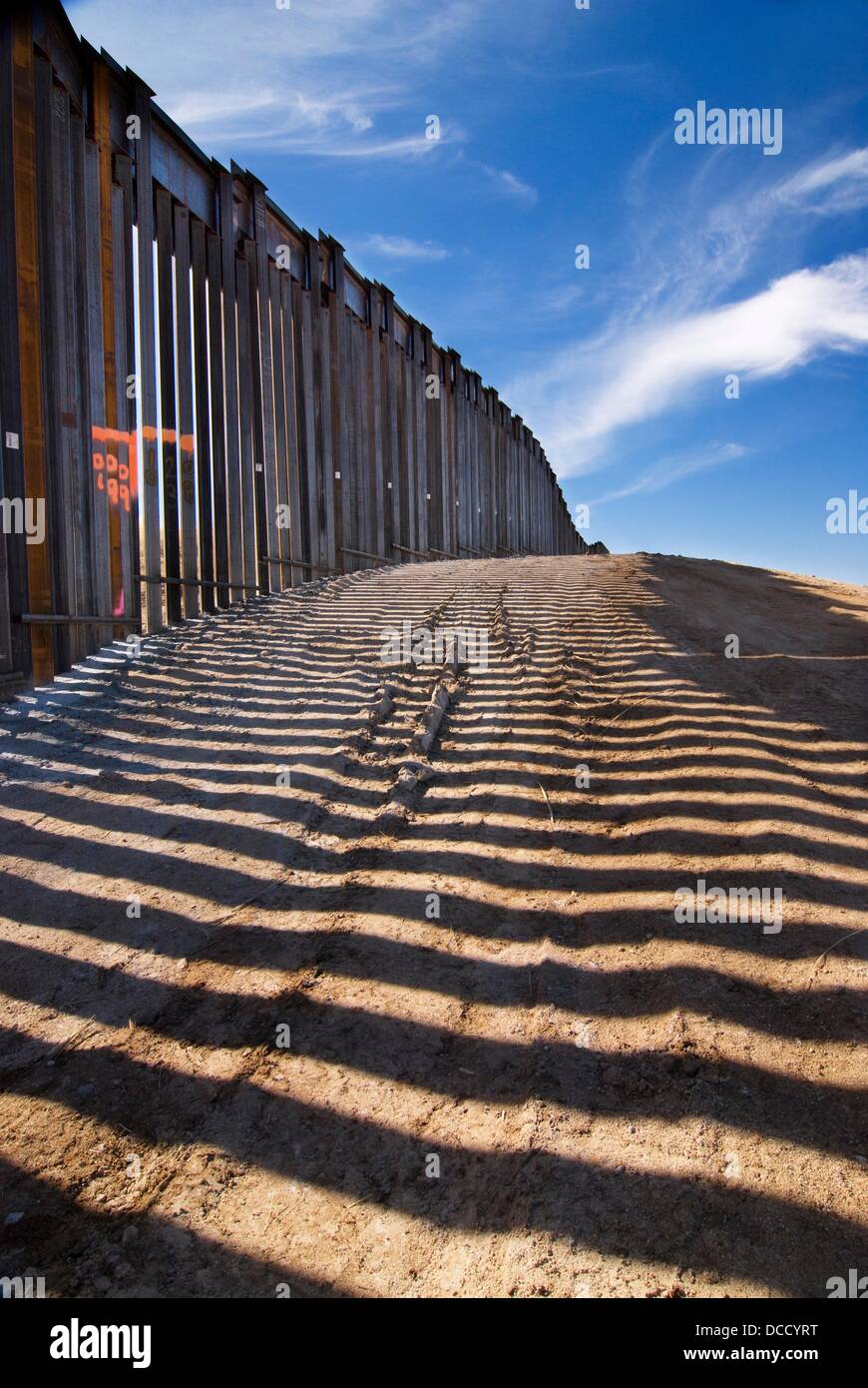 Us border fence east nogales hi-res stock photography and images - Alamy