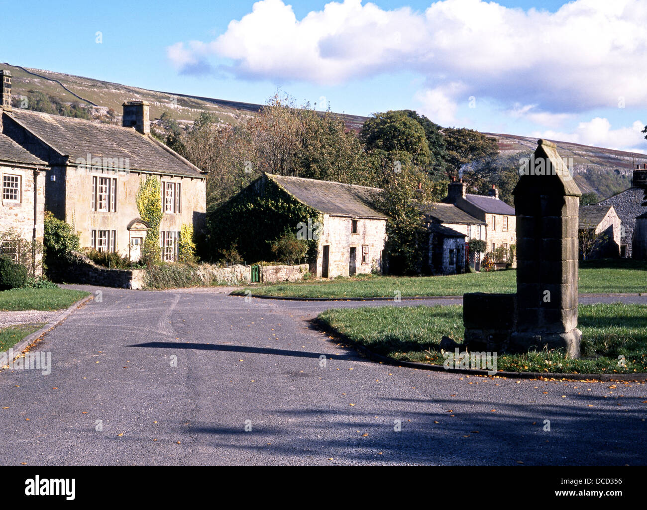Village green and cottages, Arncliffe, Yorkshire Dales, North Yorkshire ...