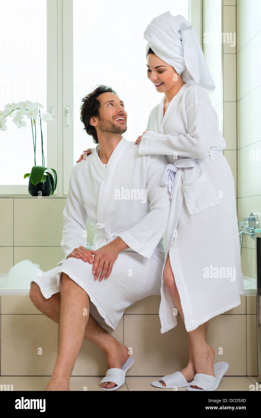Man woman together in bathtub hi-res stock photography and images - Alamy