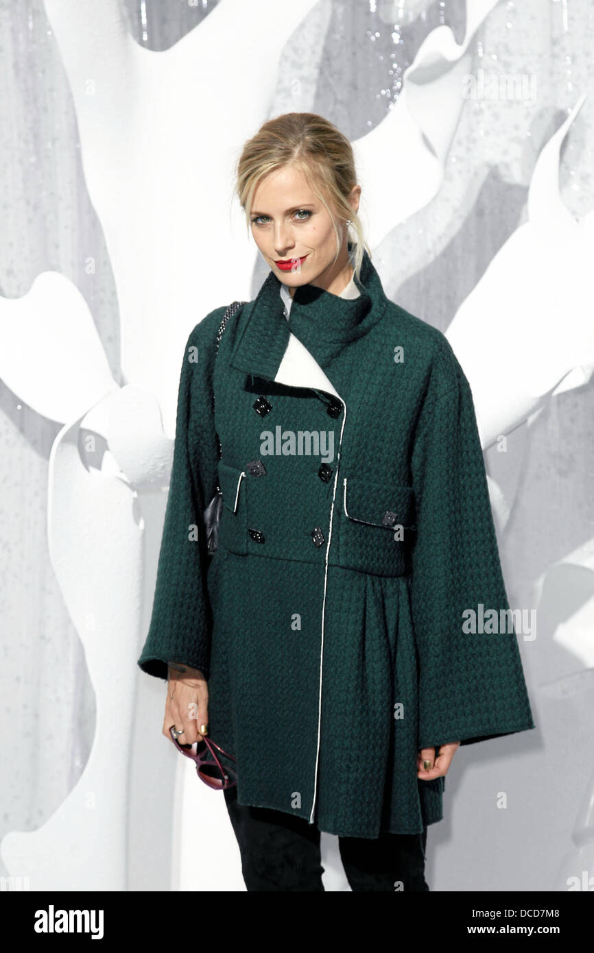 Laura Bailey Paris Fashion Week Spring/Summer 2012 Ready To Wear ...