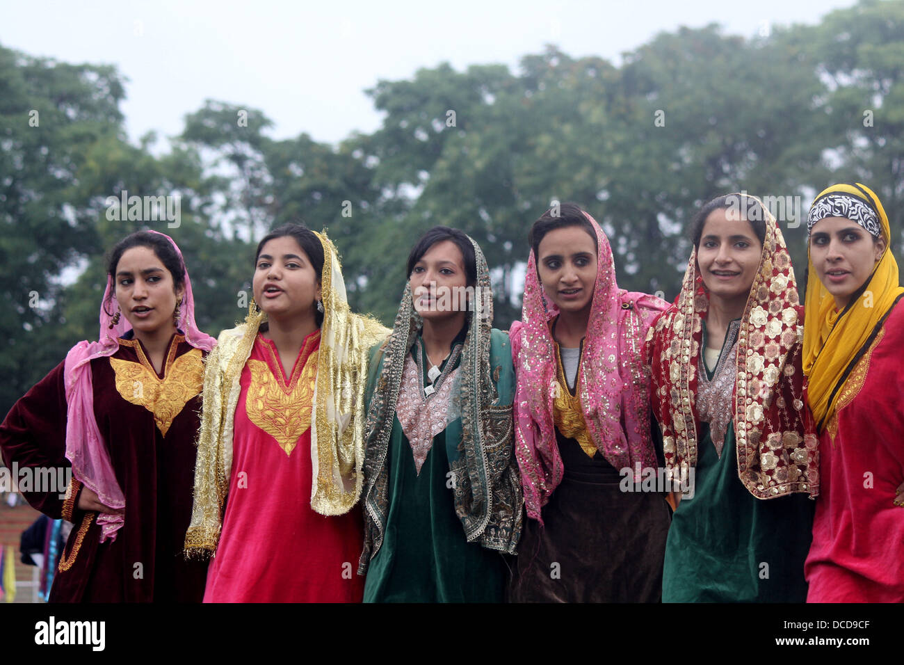 Srinagar, Kashmir, India. 15th Aug, 2013. Kashmiri Muslim school girl ...