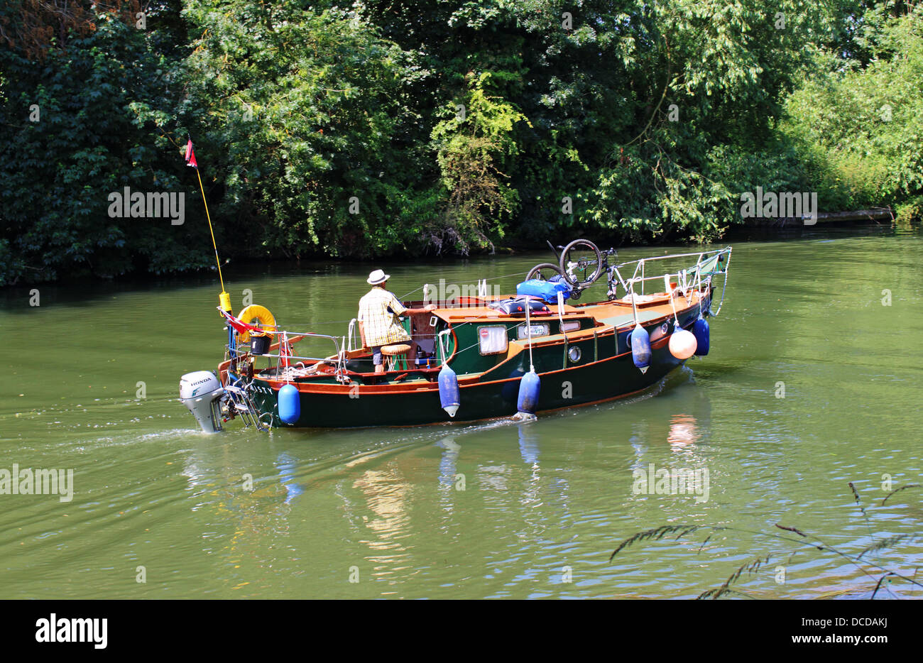 Motor launch on river thames hi-res stock photography and images - Alamy