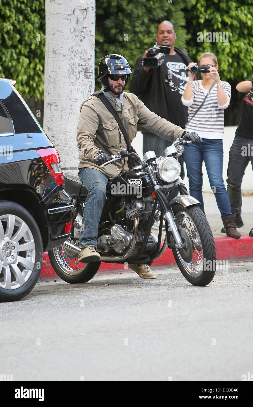 Keanu Reeves returning to the scene and speaking to the Beverly Hills ...