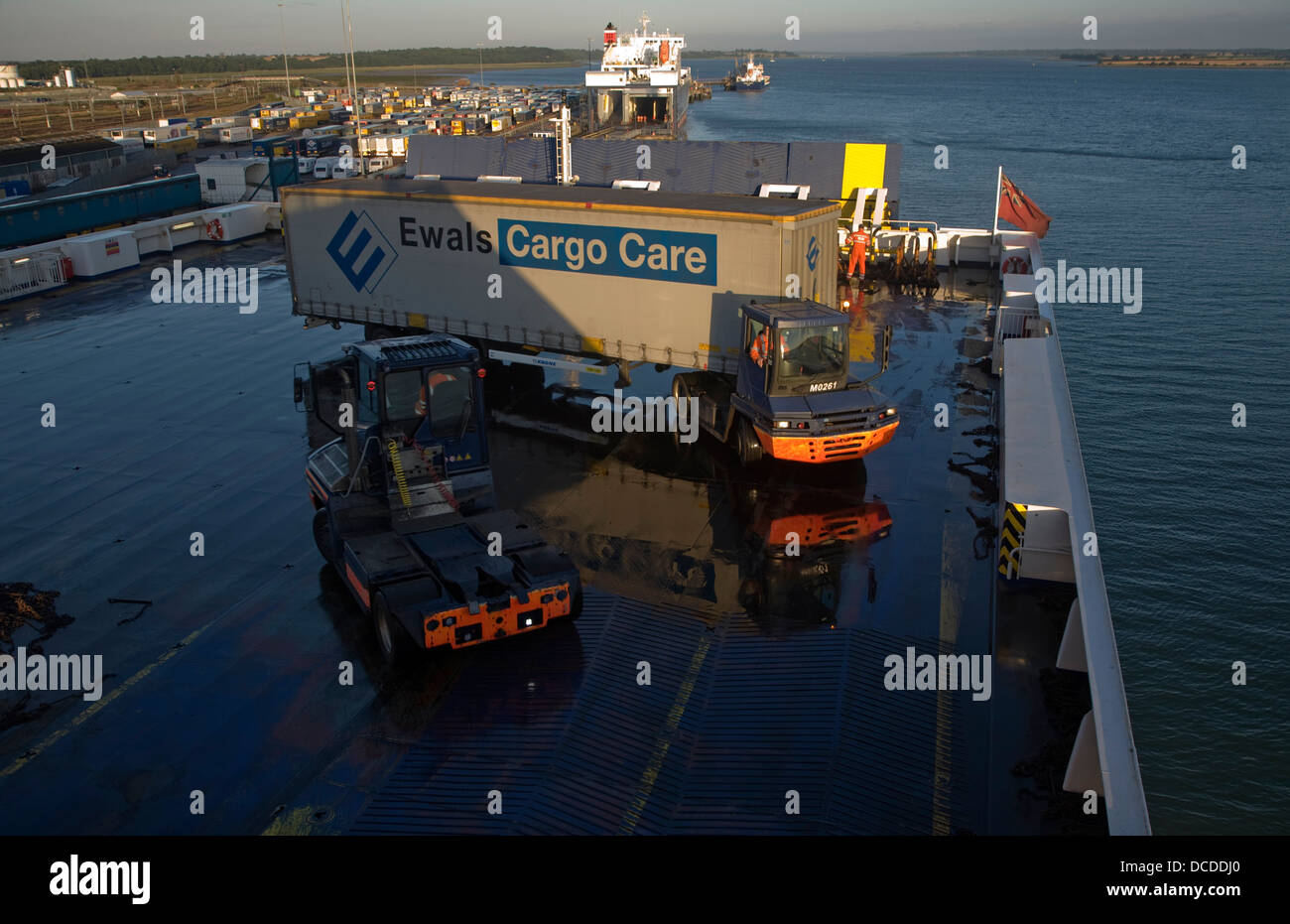 Shipping container being loaded hi-res stock photography and images - Alamy