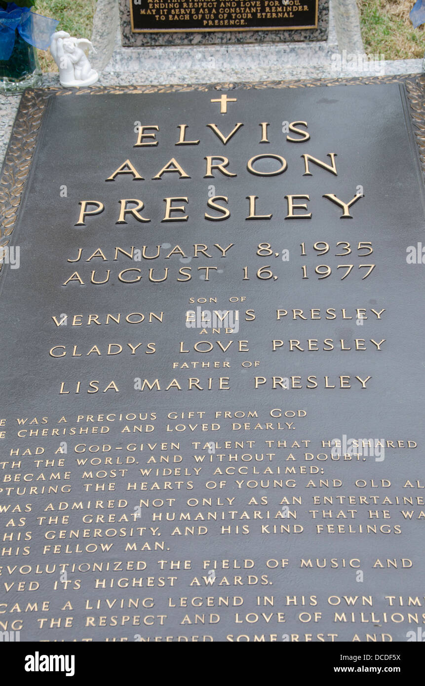 Tennessee, Memphis. Graceland, Elvis Presley's home. Elvis grave Stock ...
