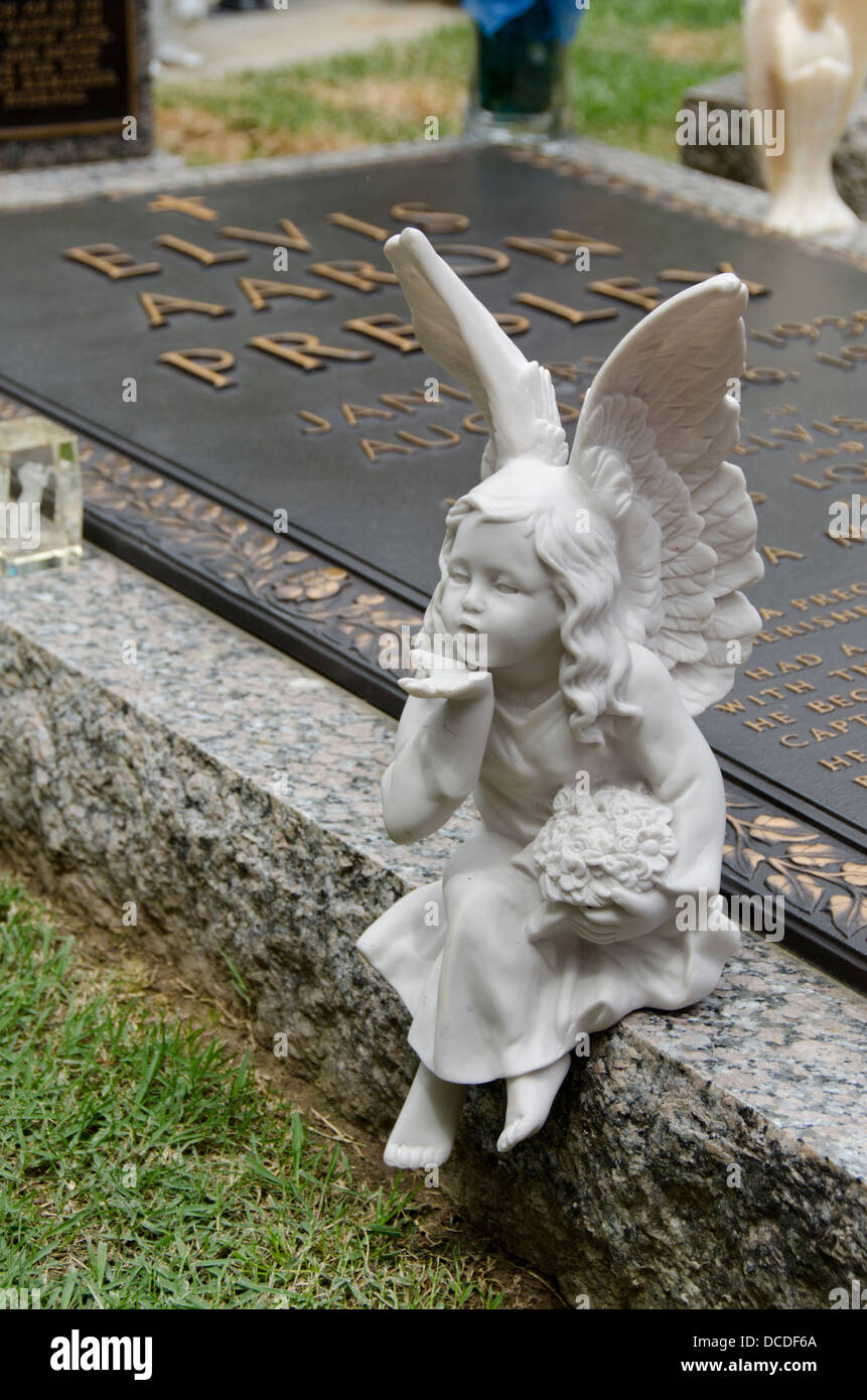 Tennessee, Memphis. Graceland, Elvis Presley's home. Elvis grave Stock ...