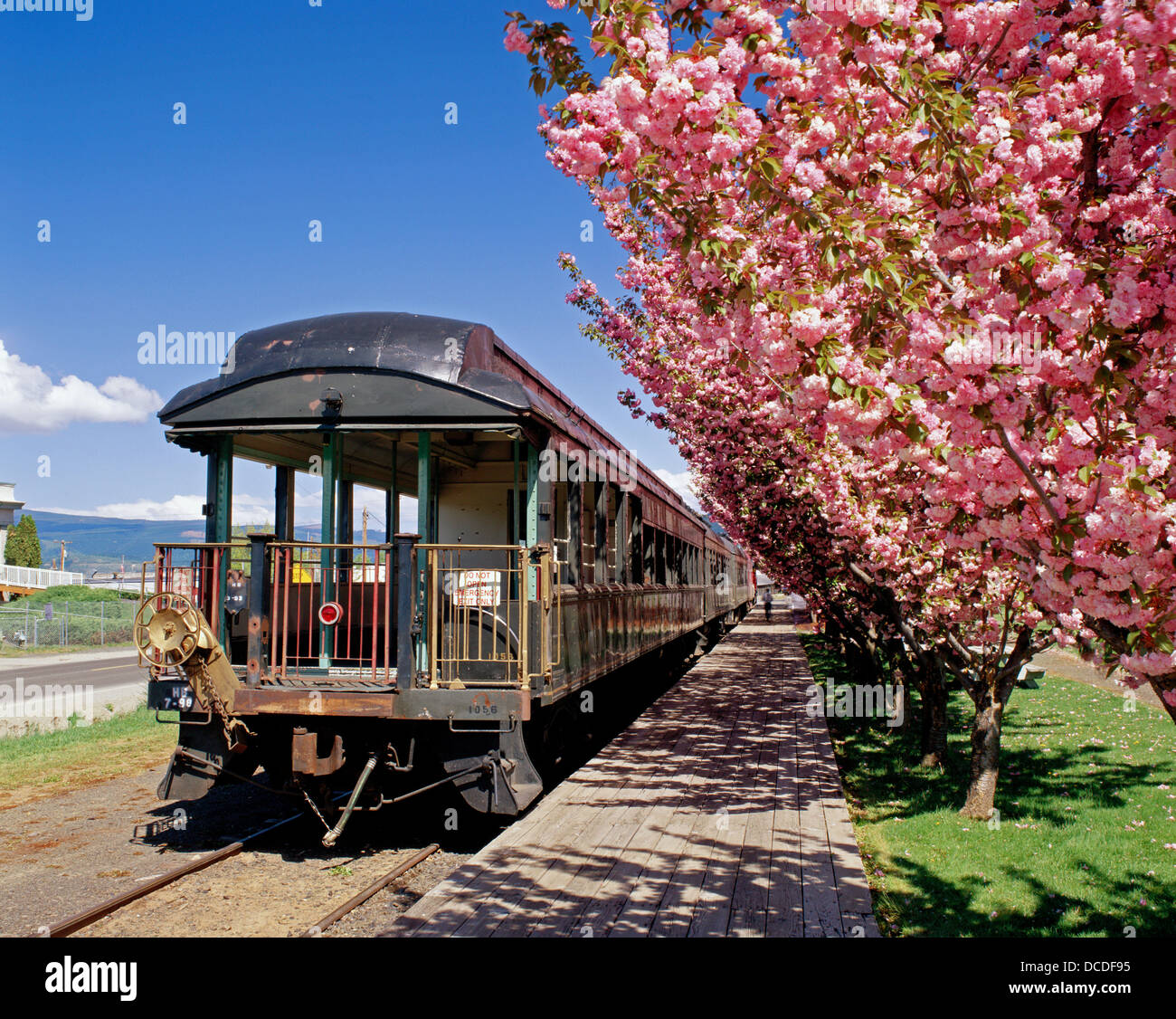 Mount hood railroad oregon hi-res stock photography and images - Alamy