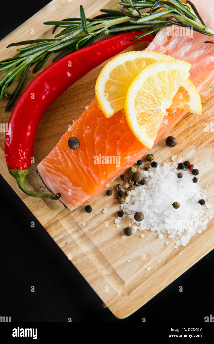 Salmon fillet with lemon Stock Photo - Alamy