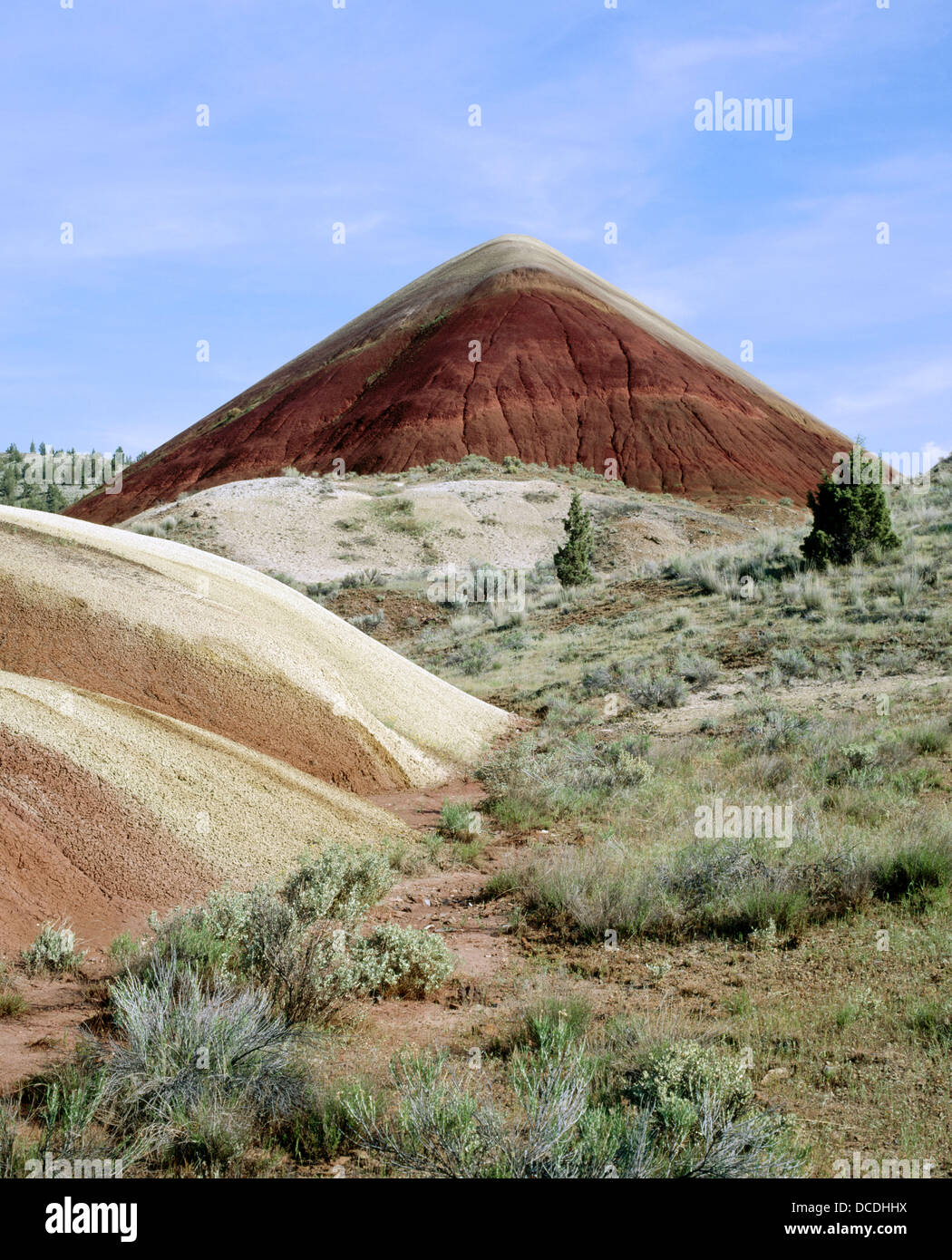 Mound beds hi-res stock photography and images - Alamy